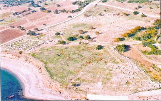 Middle Palaeolithic finds (100,000 – 33,000 ago) on the island of ...