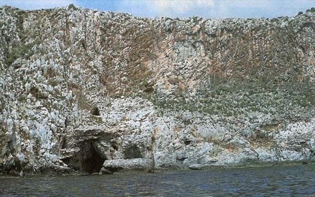 The ‘Apidima 1’ skull fragment from Mani, Greece; the oldest (over ...