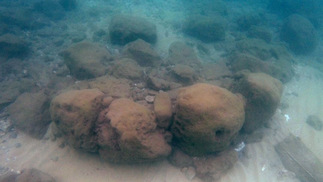 A 7,000 years old submerged coastal defence attempt (sea-wall) found at ...
